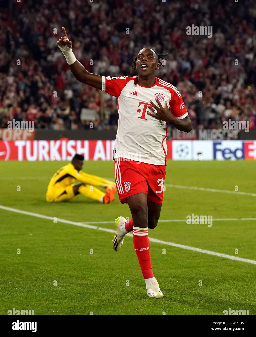 Mathys tel du Bayern Munich célèbre le quatrième but de son équipe lors ...