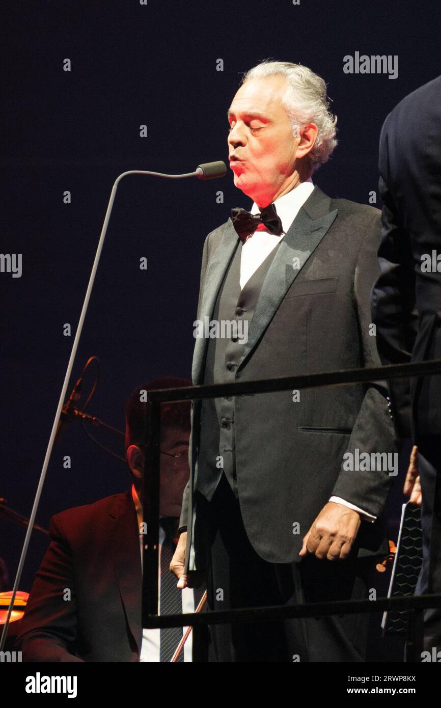 La chanteuse Andrea Bocelli lors d'une représentation au Centre WiZink ...