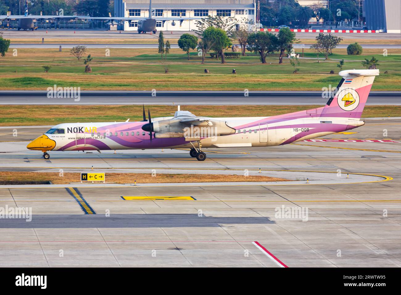 De havilland dash 8 q400 Banque de photographies et d’images à haute ...