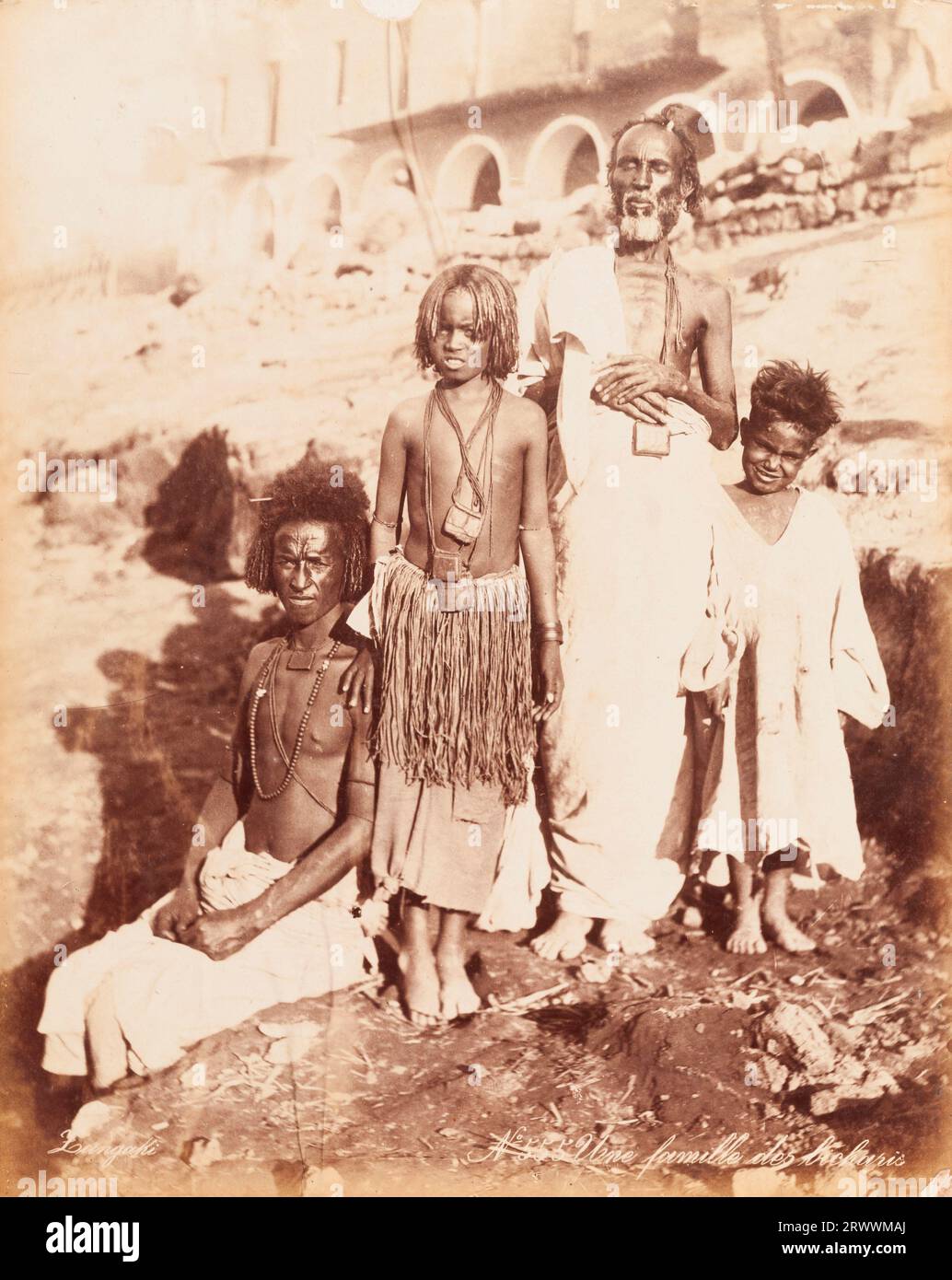 Fille autochtone aux cheveux tressés Banque de photographies et d ...