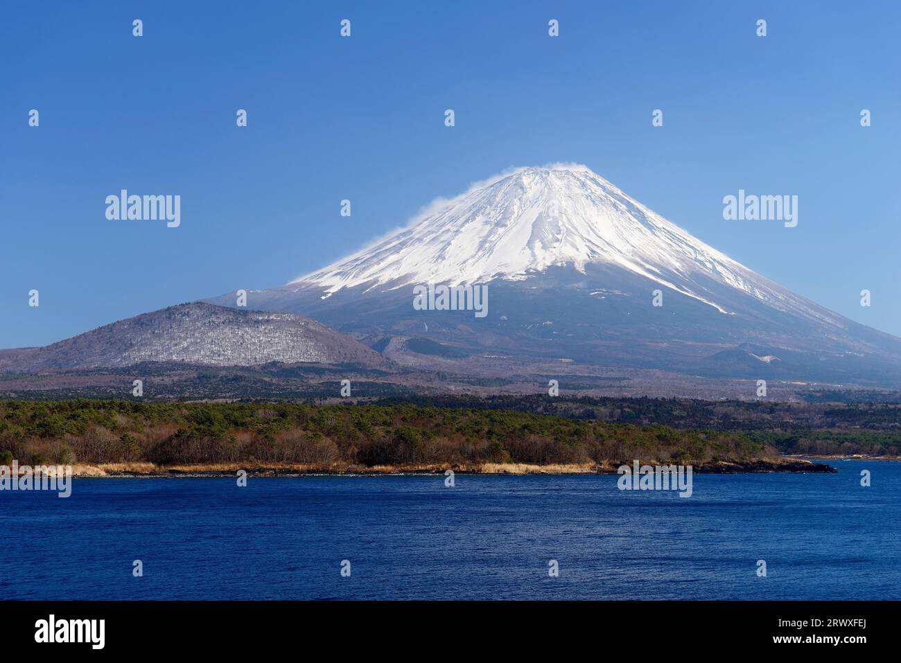 Lac motosuko Banque de photographies et d’images à haute résolution - Alamy