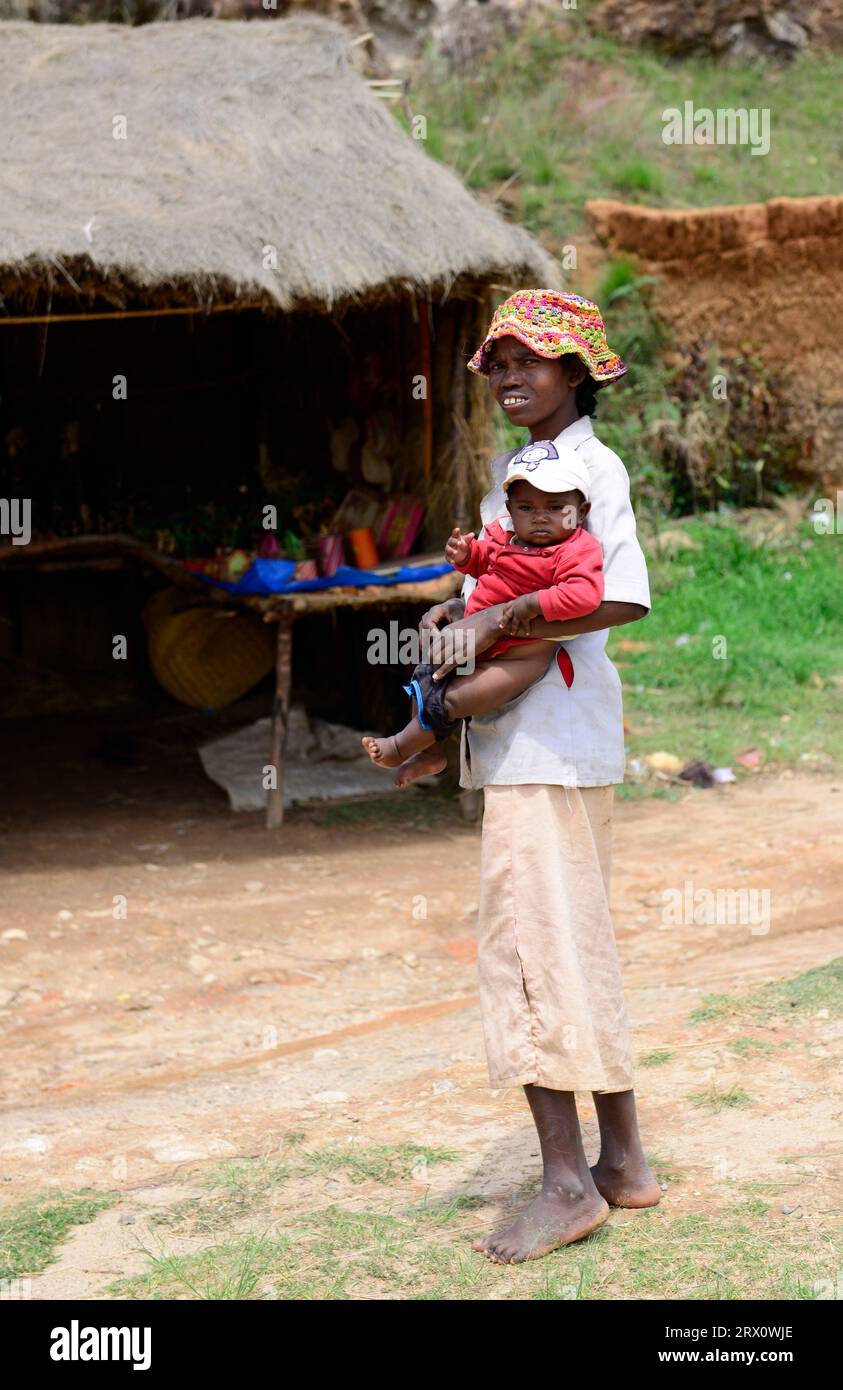 Femme malgache Banque de photographies et d’images à haute résolution ...