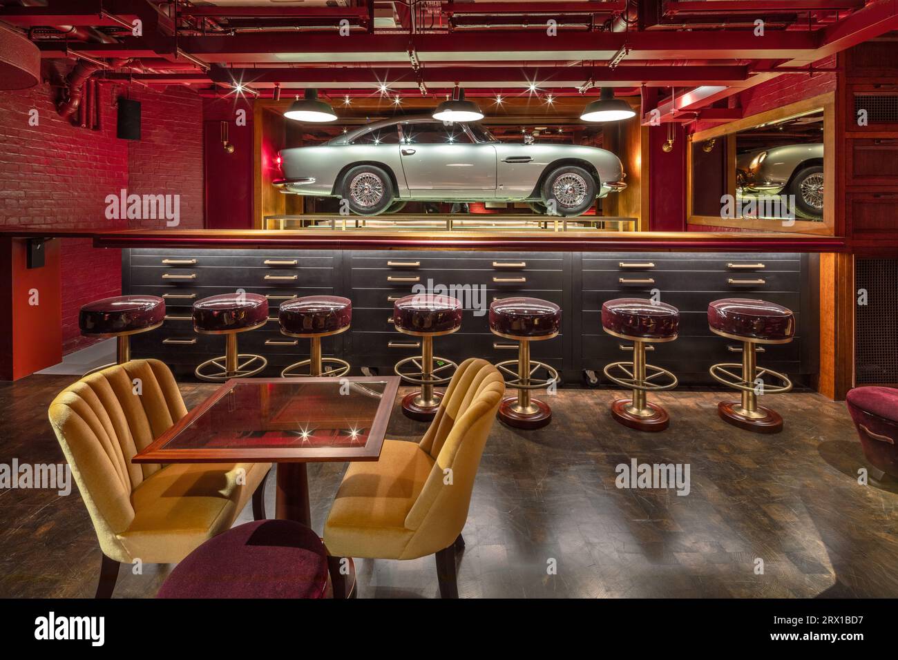 Spy bar Banque de photographies et d’images à haute résolution - Alamy