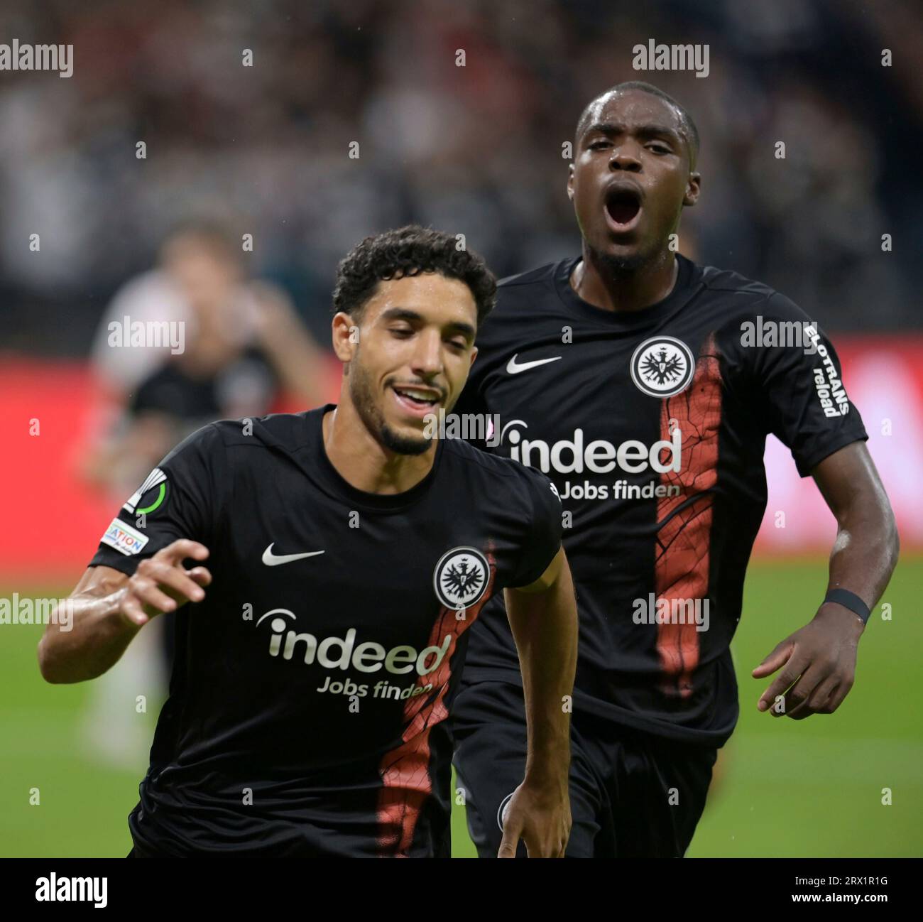 Torjubel vom. Torschützen. Zum 1:0 Omar Marmoush (li). und. Niels ...