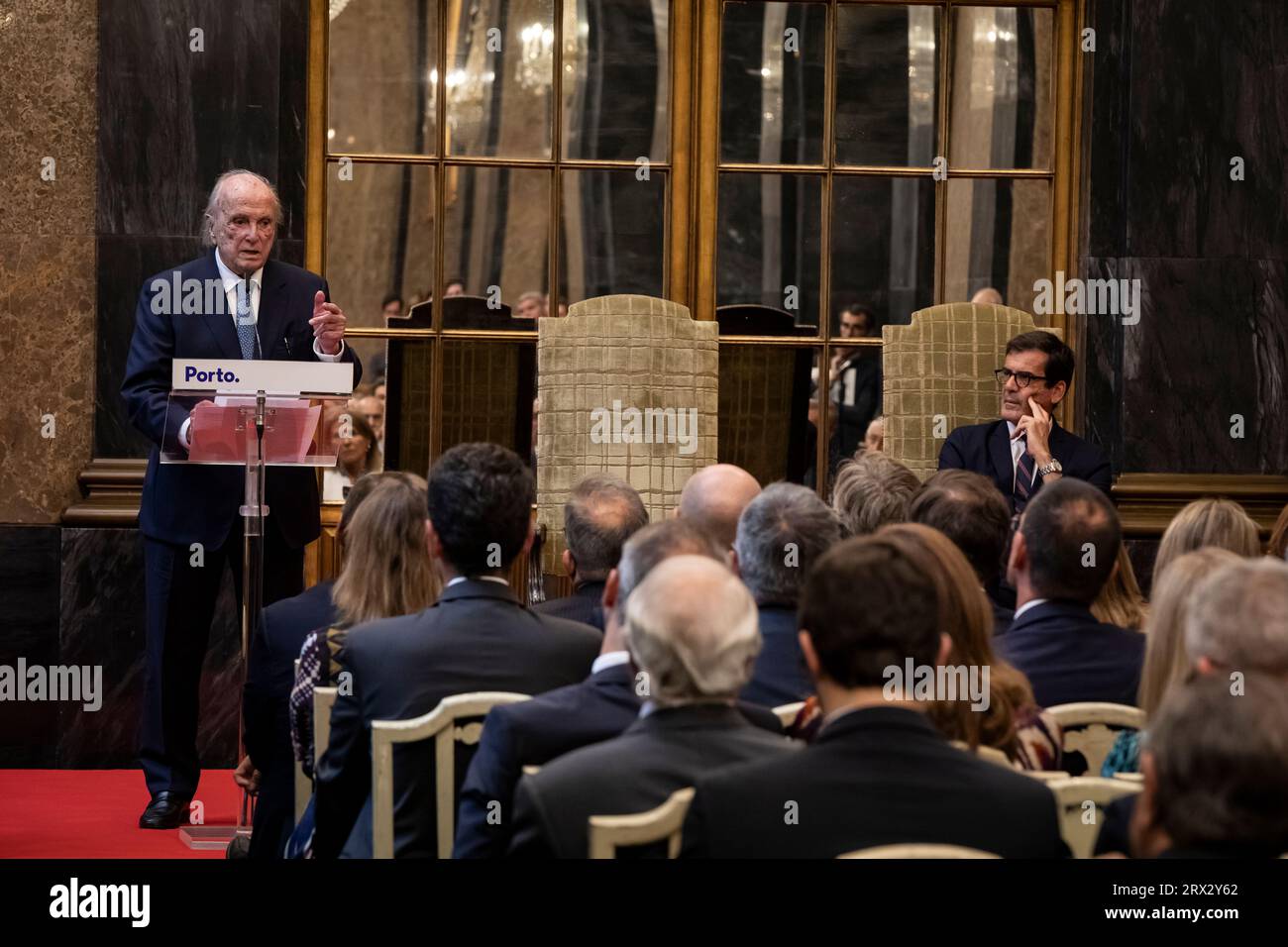 Expresso hebdomadaire Banque de photographies et d’images à haute ...