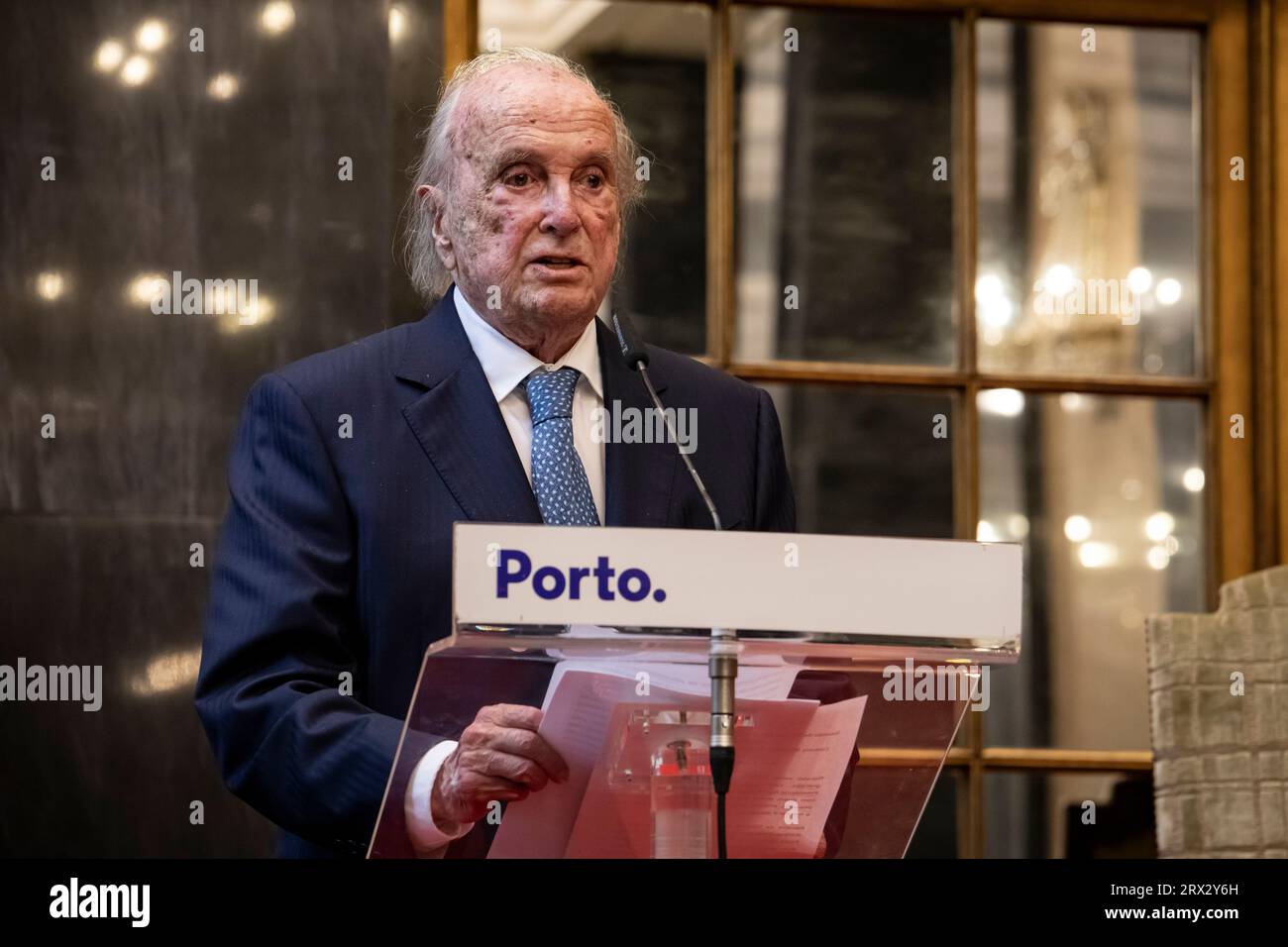 Expresso hebdomadaire Banque de photographies et d’images à haute ...