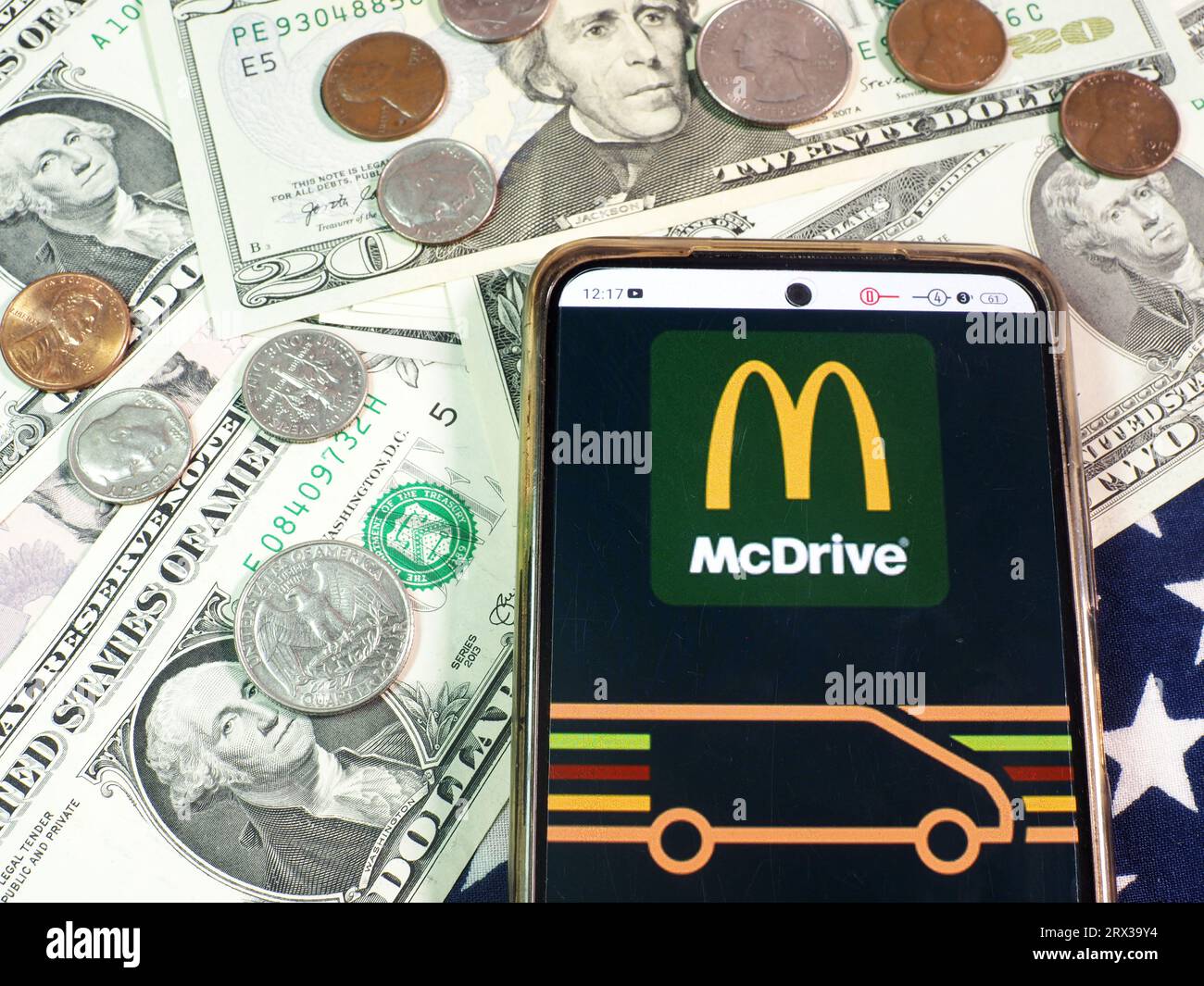 Mcdrive sign with mcdonalds logo Banque de photographies et d’images à ...