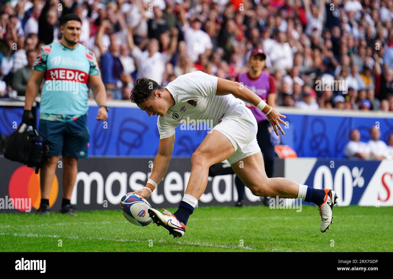 L'Anglais Henry Arundell marque le premier essai de son équipe lors de la coupe du monde de ...
