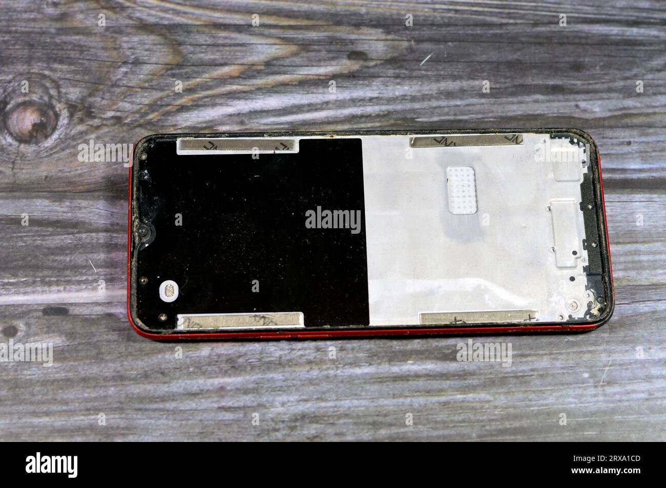 entretien d'un téléphone portable avec un écran cassé fissuré, pour ...