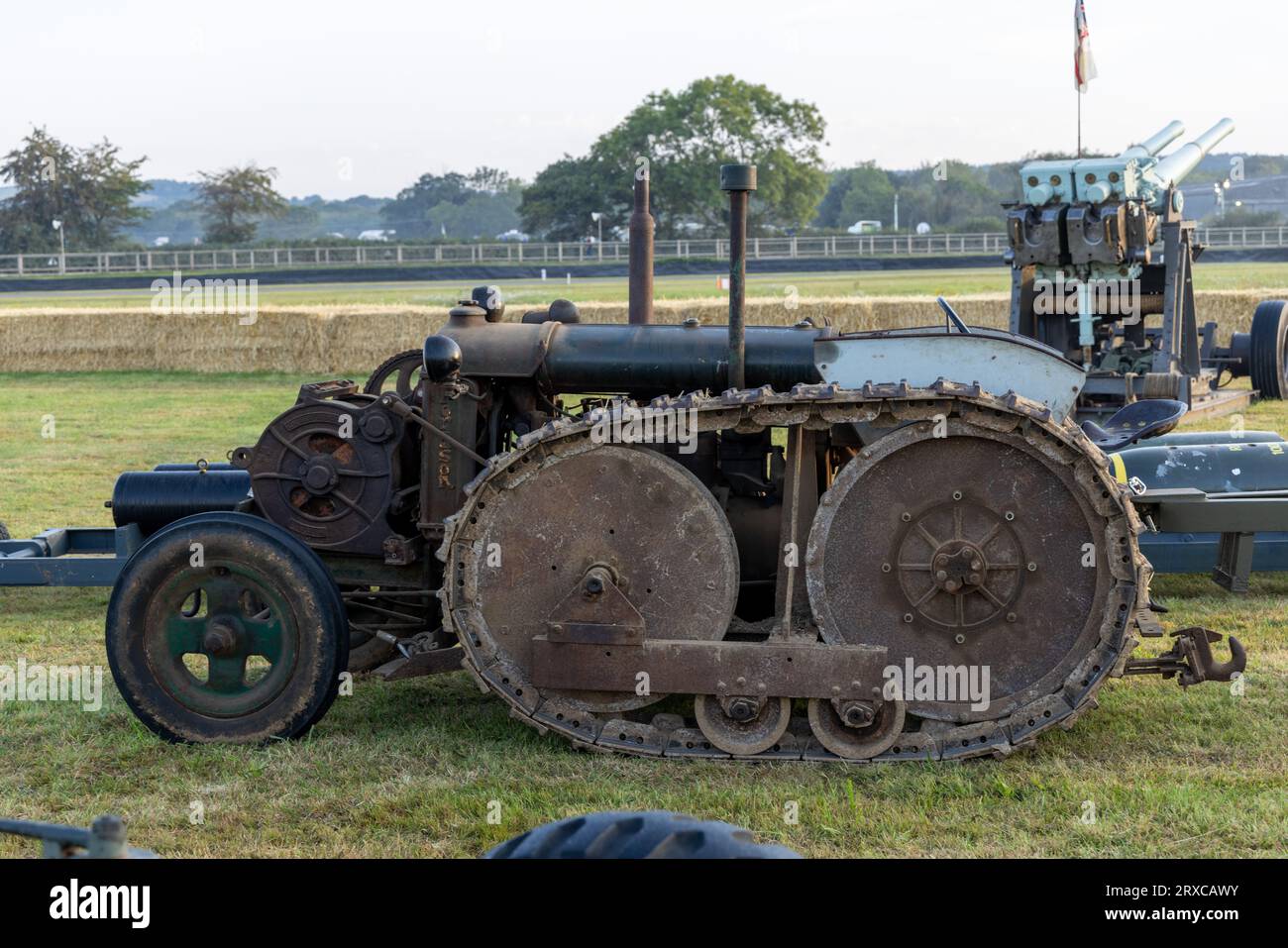 Septembre 2023 - WW2 RAF Fordson Half Track tracteur exposé au Goodwood ...