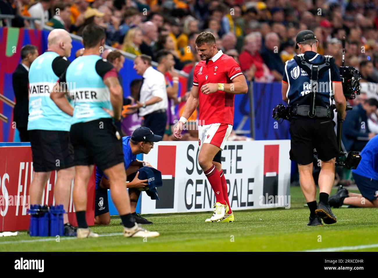 DaN Biggar du pays de Galles quitte le terrain après une blessure ...