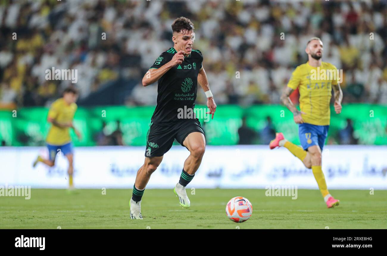 Gabriel Veiga #24 de Al-Ahli Saudi FC se présente lors de leur match le ...