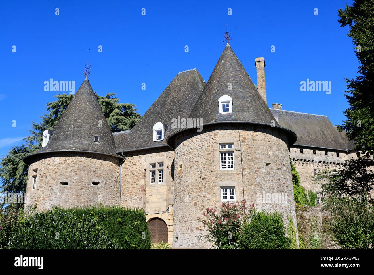 Le Château de Pompadour en Corrèze en Limousin. Le roi de France Louis ...