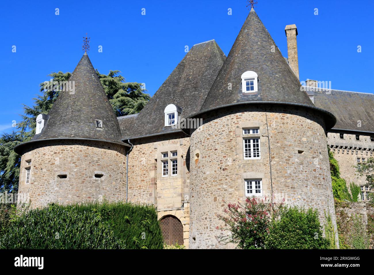 Le Château de Pompadour en Corrèze en Limousin. Le roi de France Louis ...