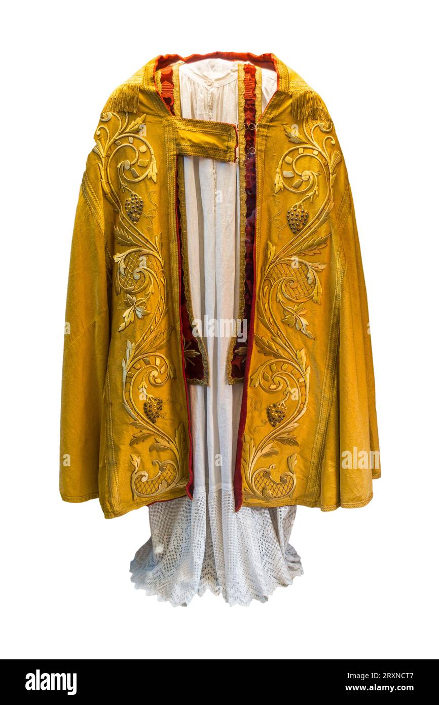 Chasuble, vêtement liturgique extérieur porté par le clergé pour la ...