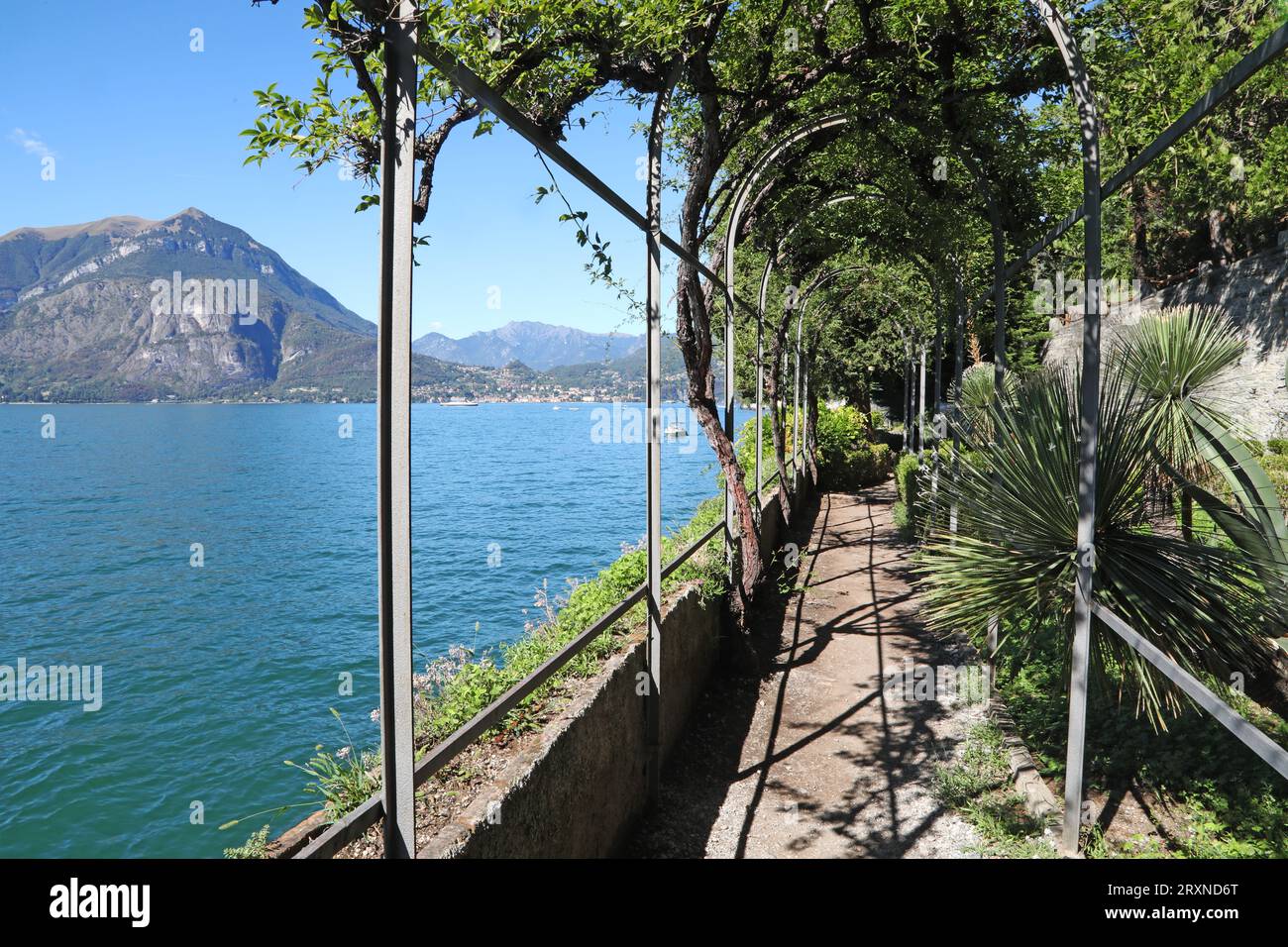 Promenade au bord du lac Banque de photographies et d’images à haute ...