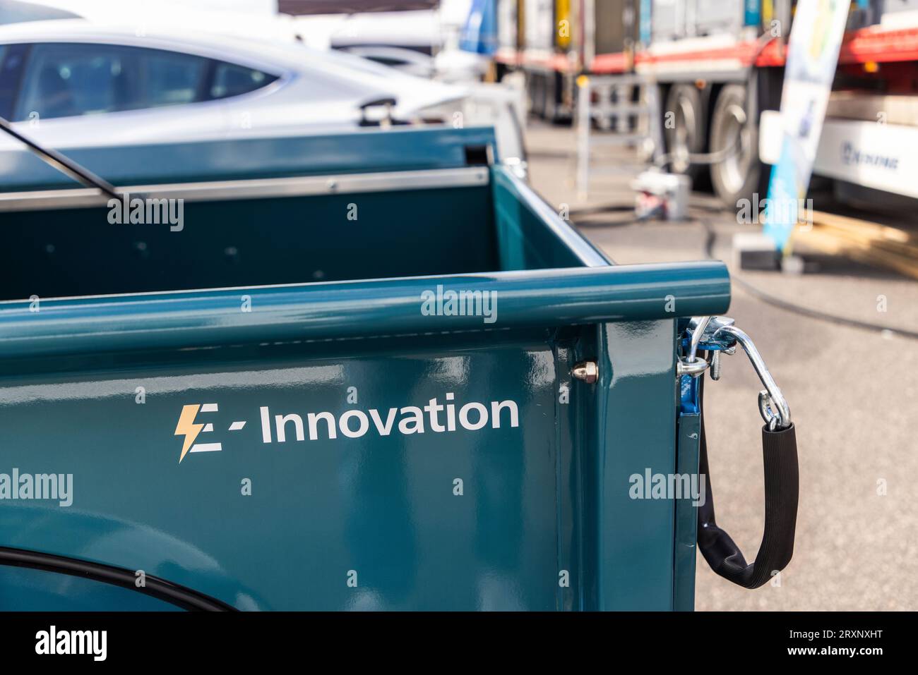 Old Ford, de 1956, électrifié par la société Atlas Copco lors de la ...