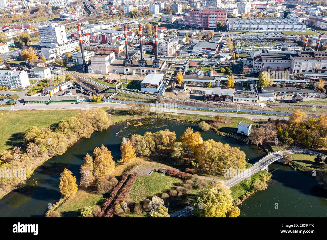 zone industrielle de la ville avec centrale thermique, bâtiments d ...