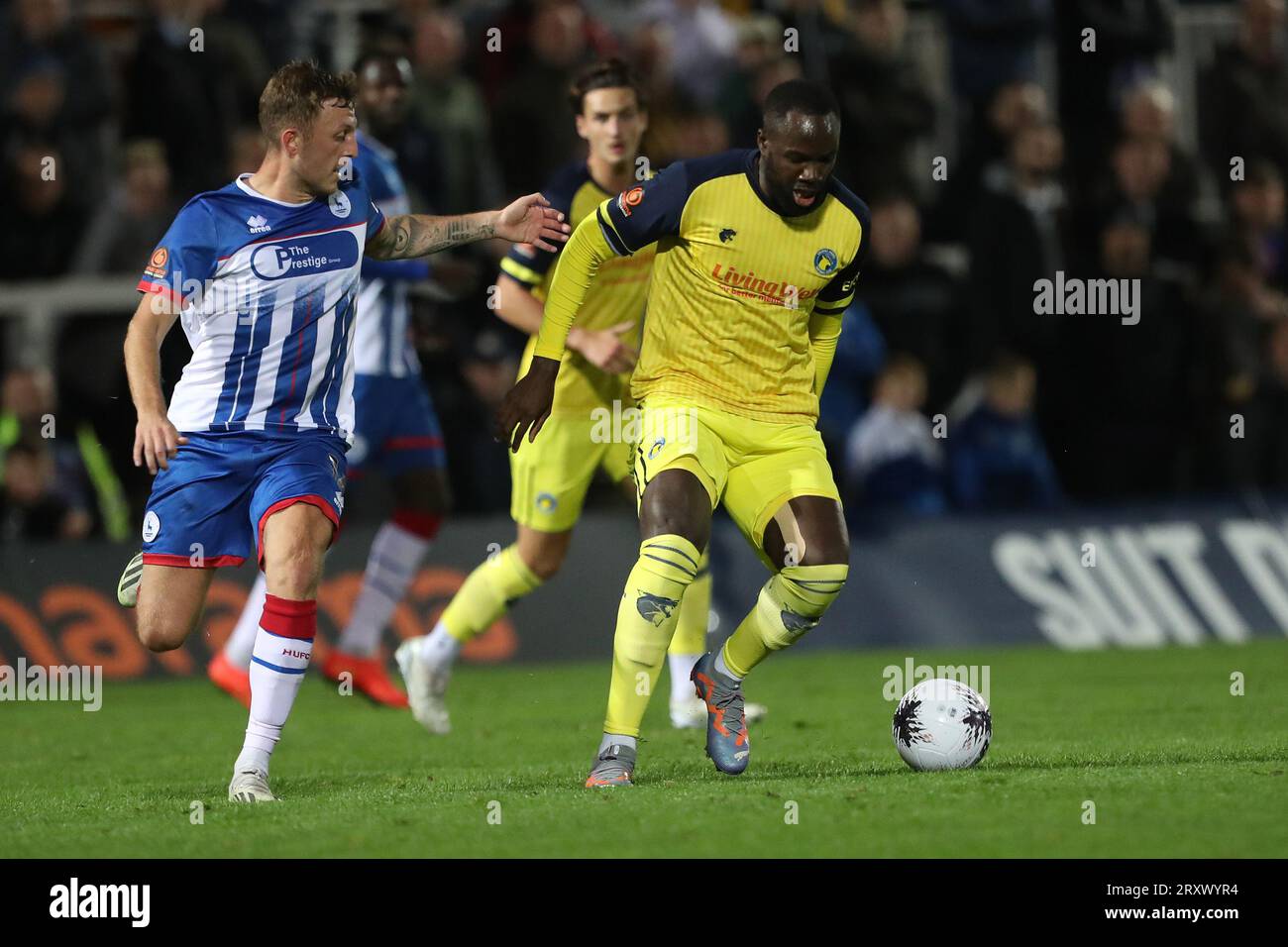 Oliver Finney de Hartlepool s'est Uni en action avec Gus Mafuta de ...