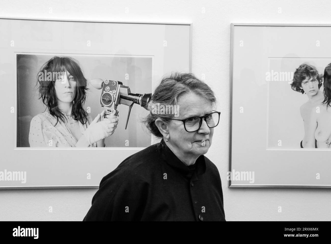 Judy Linn BEI der Eröffnung ihrer Einzelausstellung im Haus am ...