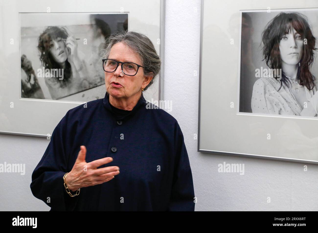 Judy Linn BEI der Eröffnung ihrer Einzelausstellung im Haus am ...