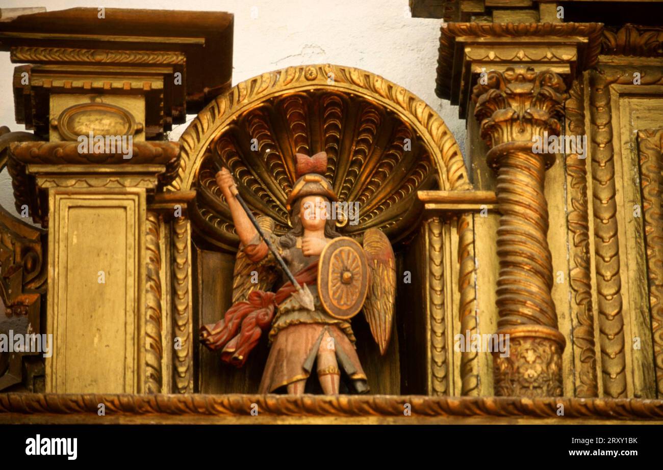 Statue de Saint Michel dans l'église, Estancia jésuite de Santa ...