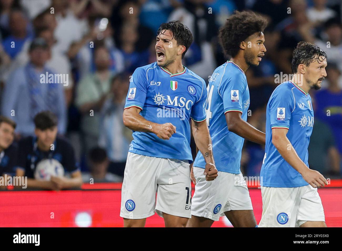 L'attaquant argentin Giovanni Simeone de la SSC Napoli célèbre un but ...