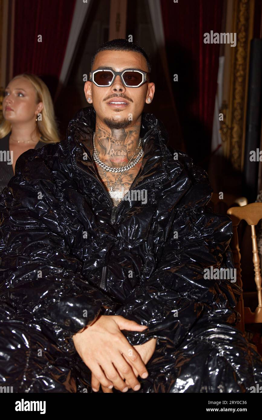 Paris, France. 27 septembre 2023. Greg Yega assiste au défilé Vel ...