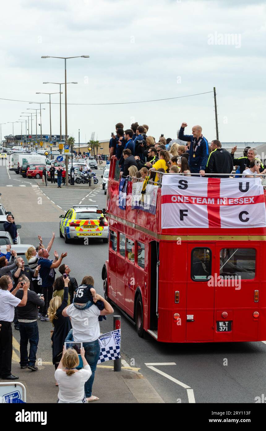 Southend United a célébré sa promotion en League One avec un défilé de ...