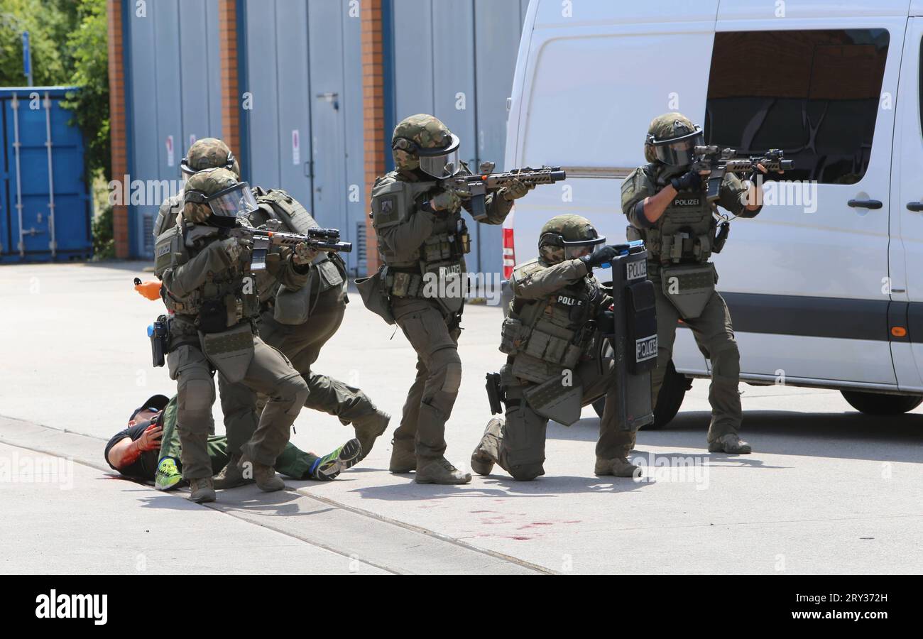 Beamte des Spezialeinsatzkommandos SEK der Polizei Rheinland-Pfalz ...