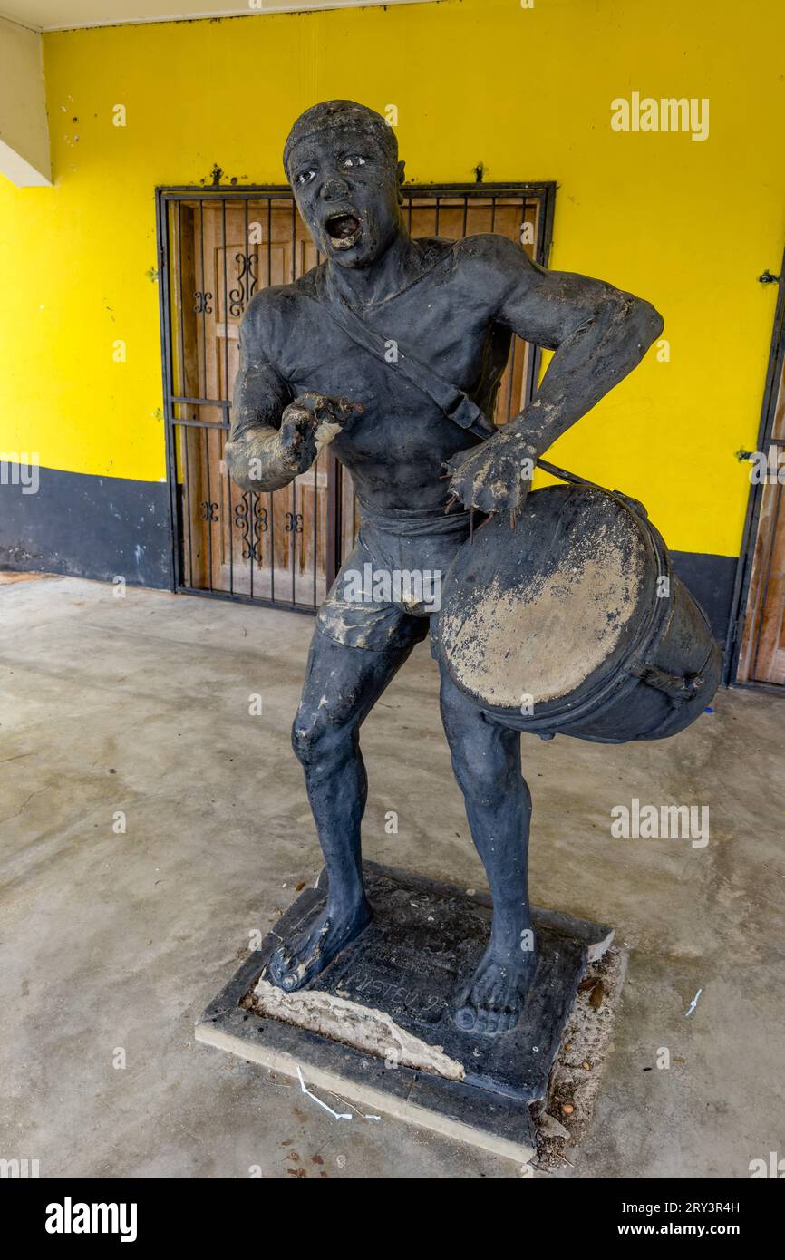 Statue d'un batteur dans la culture garifuna. Musée Gulisi Garifuna ...