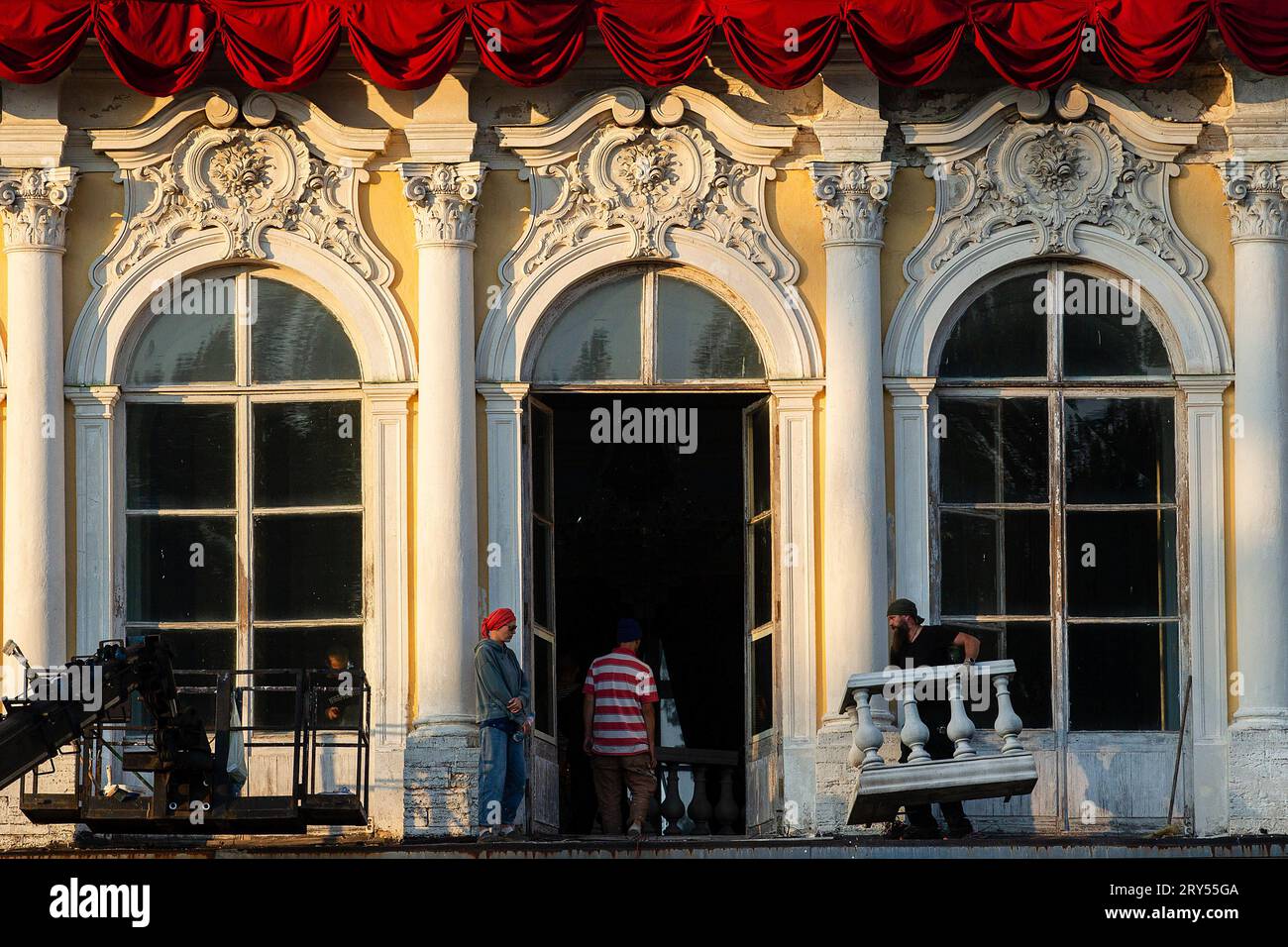 Constructeurs vus lors de la restauration de la façade principale du ...