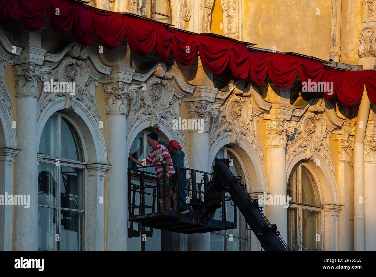 Constructeurs vus lors de la restauration de la façade principale du ...