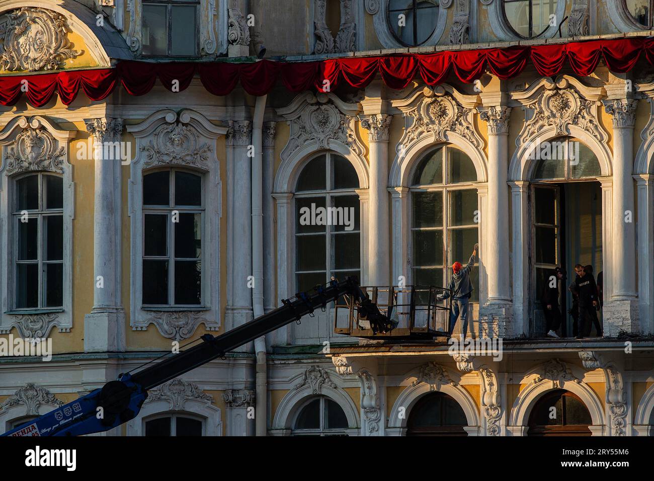 Constructeurs vus lors de la restauration de la façade principale du ...