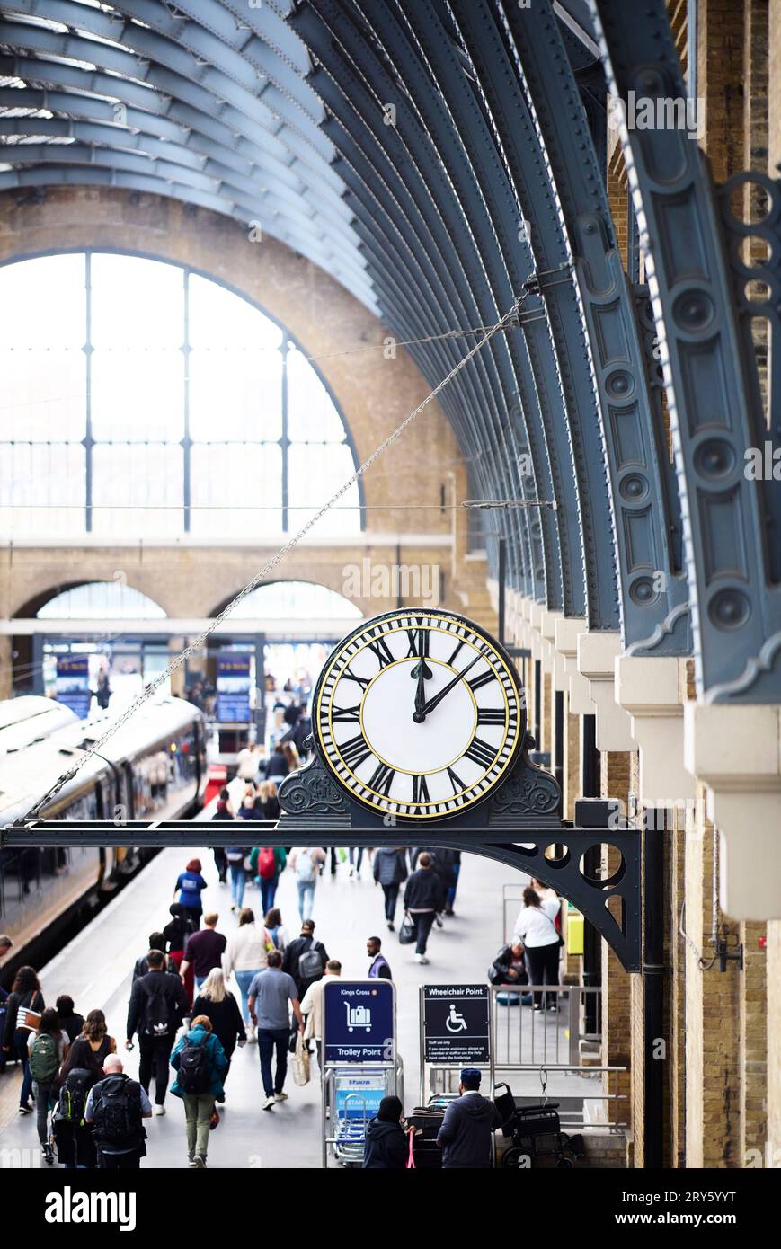 Kings cross station interior Banque de photographies et d’images à haute résolution - Page 4 - Alamy