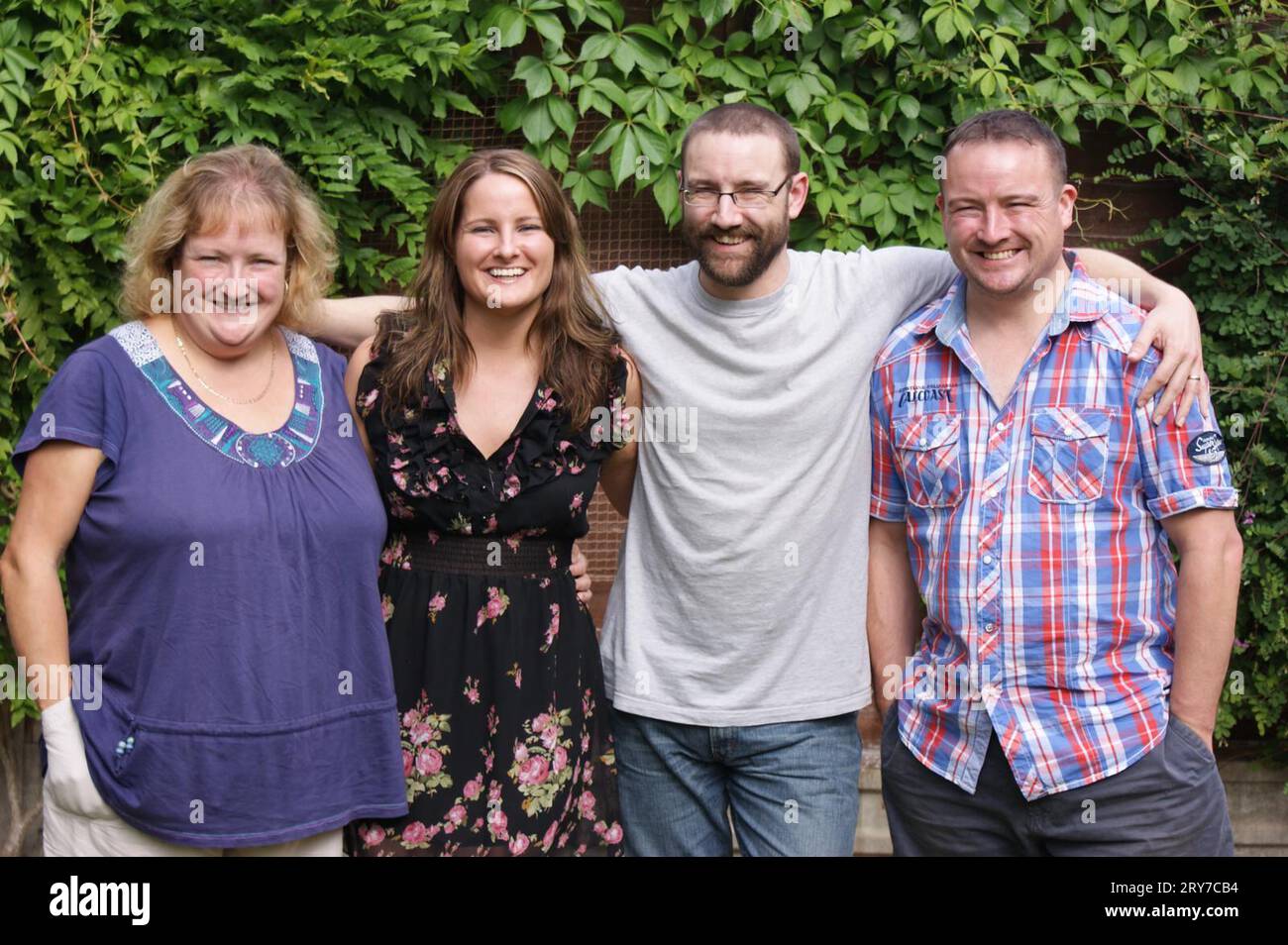 Photo de la mère Kathy Farrell (de gauche à droite), de sa sœur Katie ...