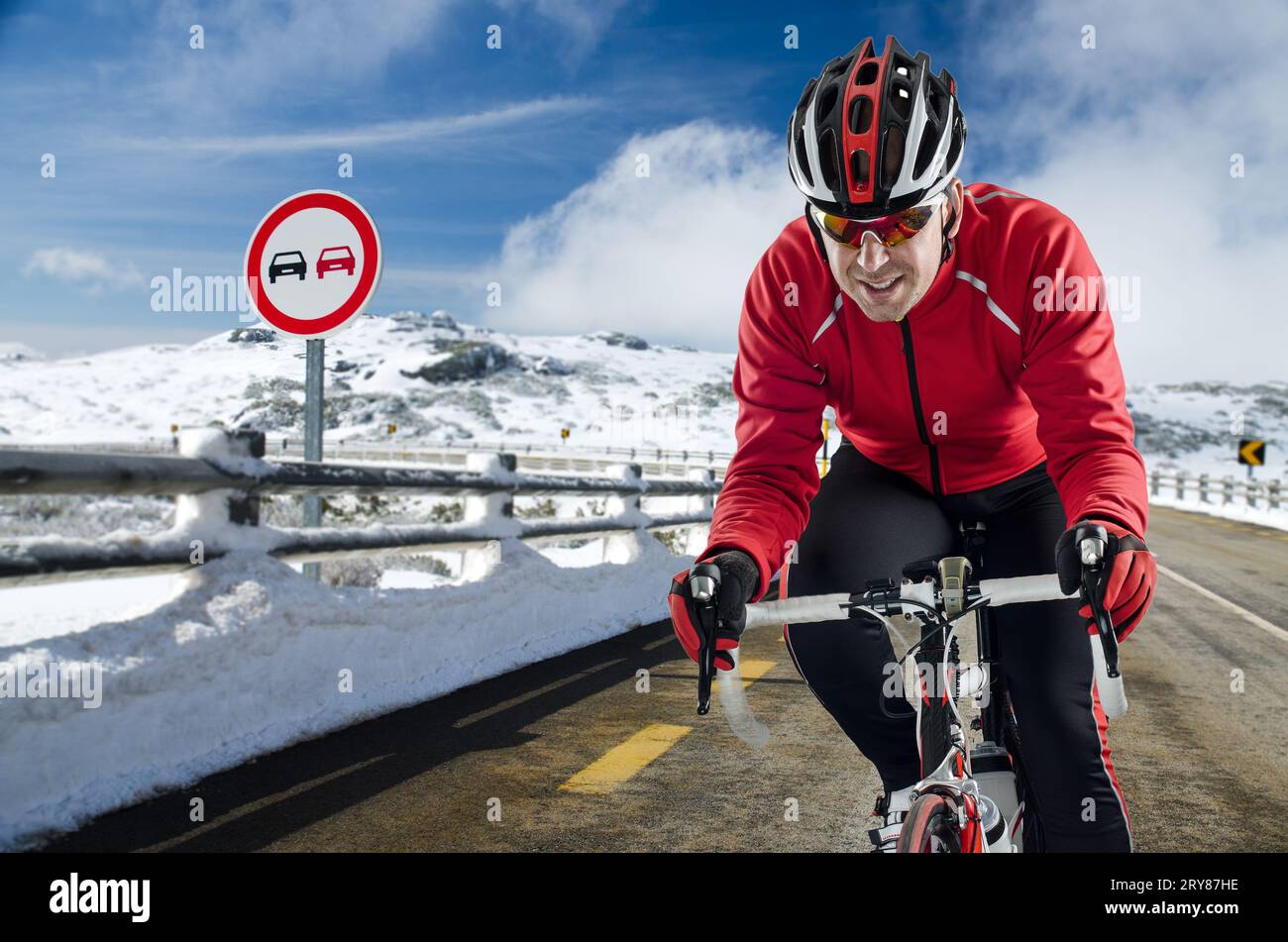 Cycliste en roue Banque de photographies et d’images à haute résolution ...