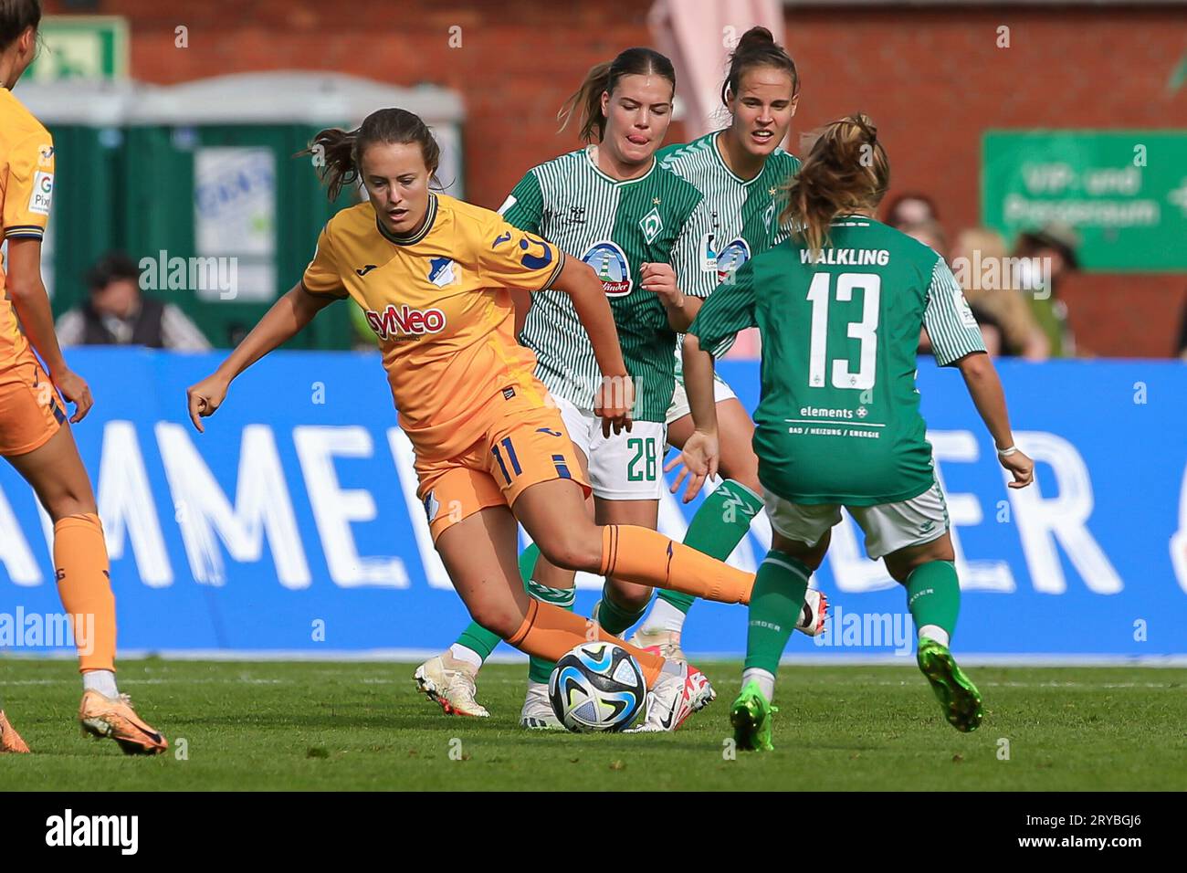 Brême, Deutschland. 30 septembre 2023. v. li. : Mara Alber (TSG 1899 Hoffenheim, 11), Juliane ...