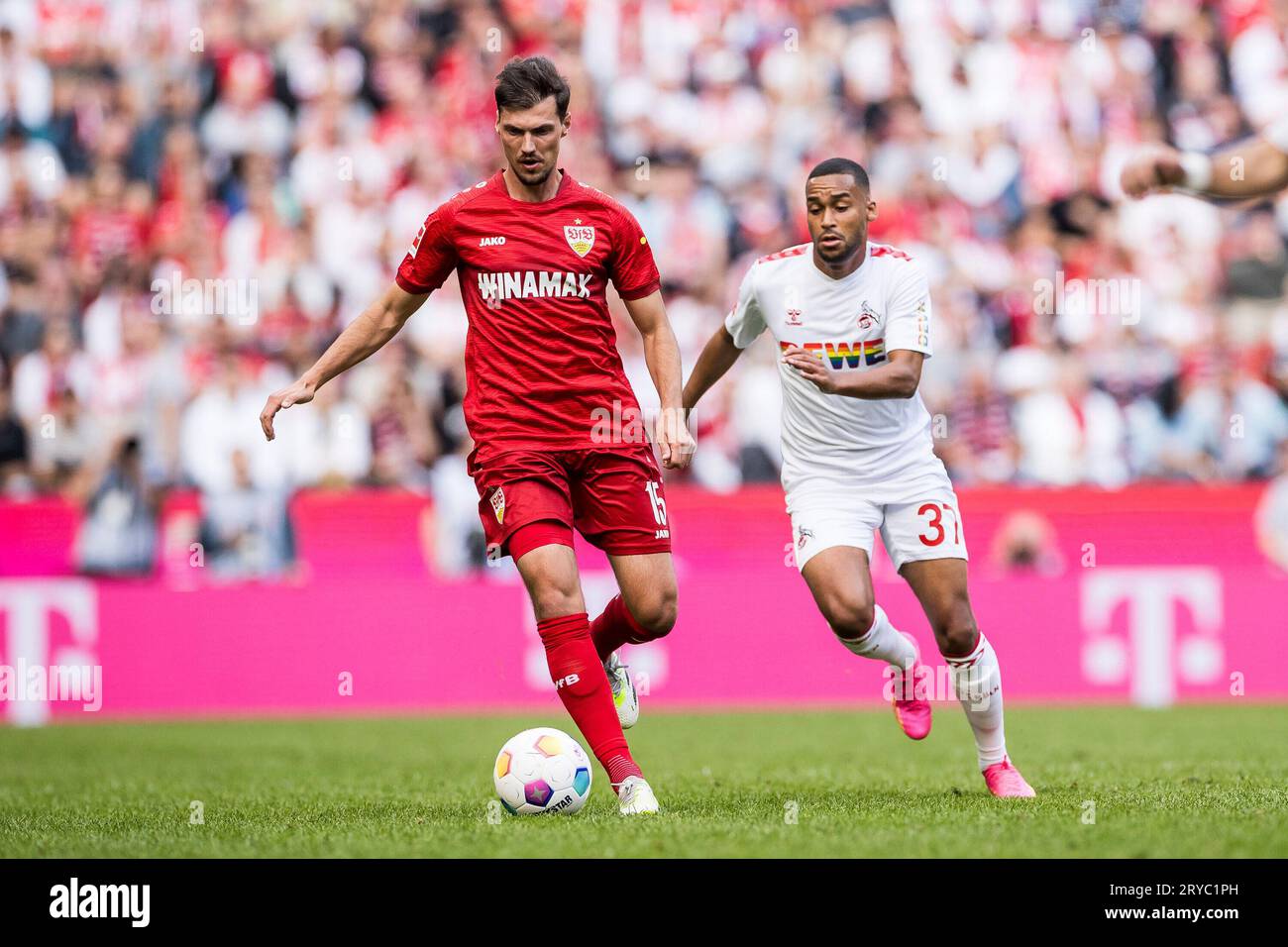 Koeln, Deutschland. 30 septembre 2023. Pascal Stenzel (VfB Stuttgart, #15), Linton Maina (1. FC ...