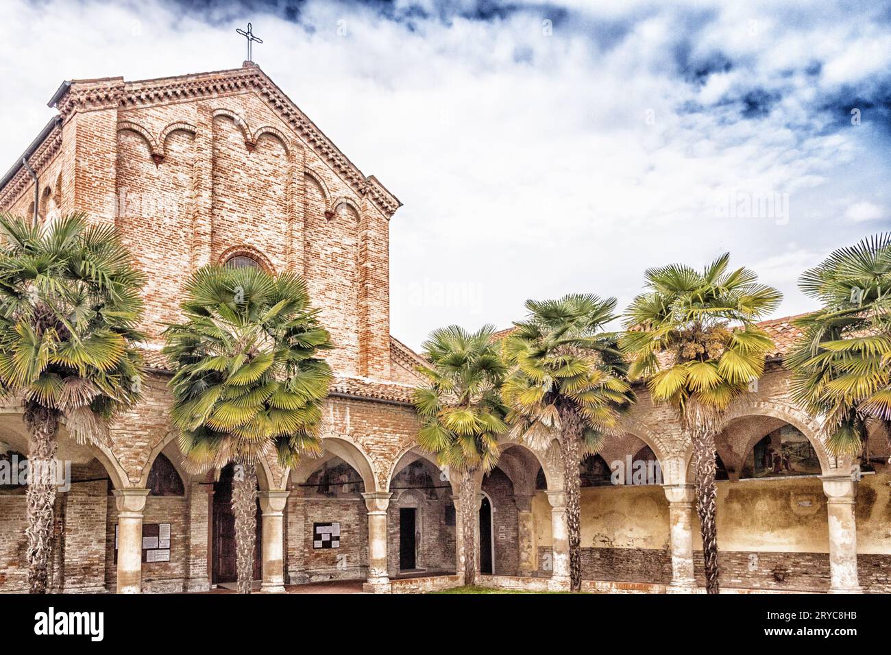 Romano gothic Banque de photographies et d’images à haute résolution ...