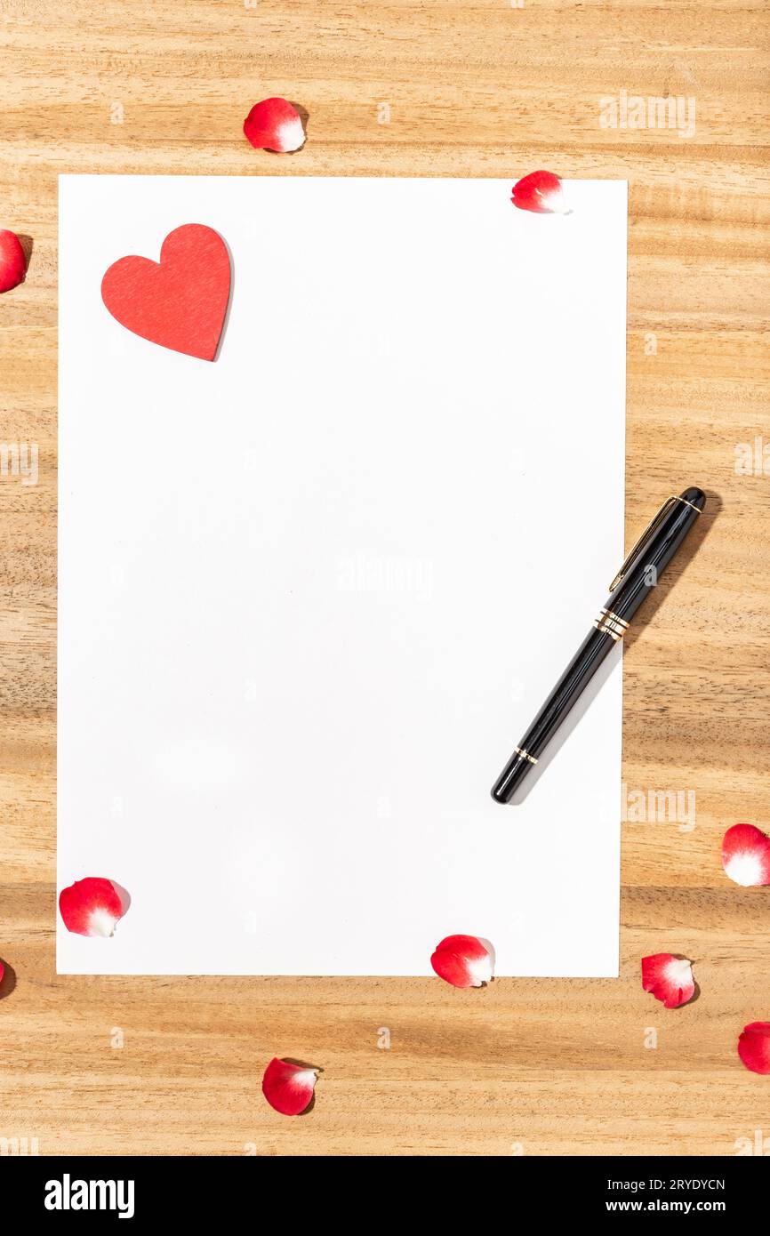 Writing love letter on romantic table Banque de photographies et d ...