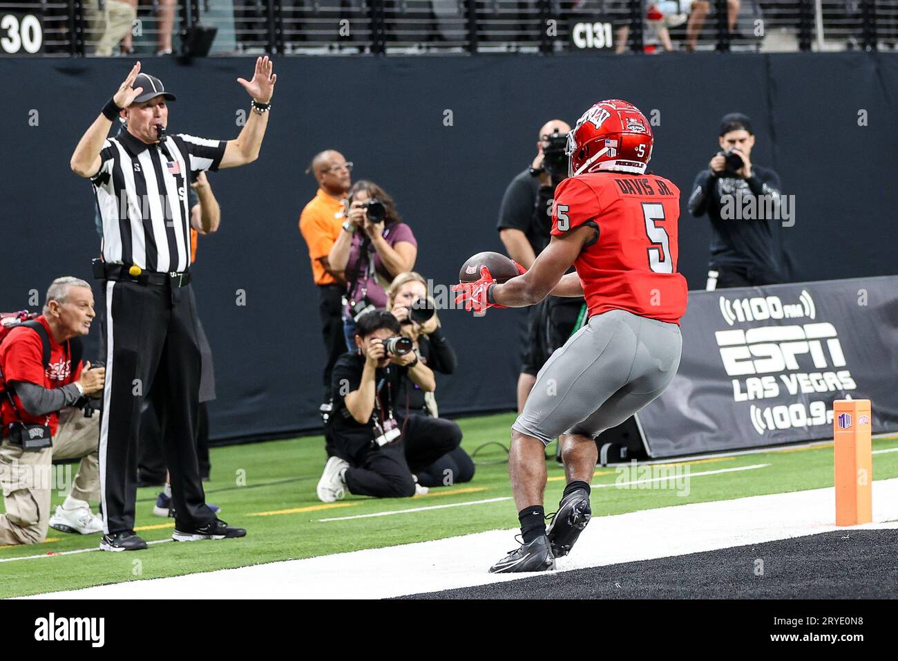 30 septembre 2023 : le running back des rebelles de l'UNLV Vincent ...