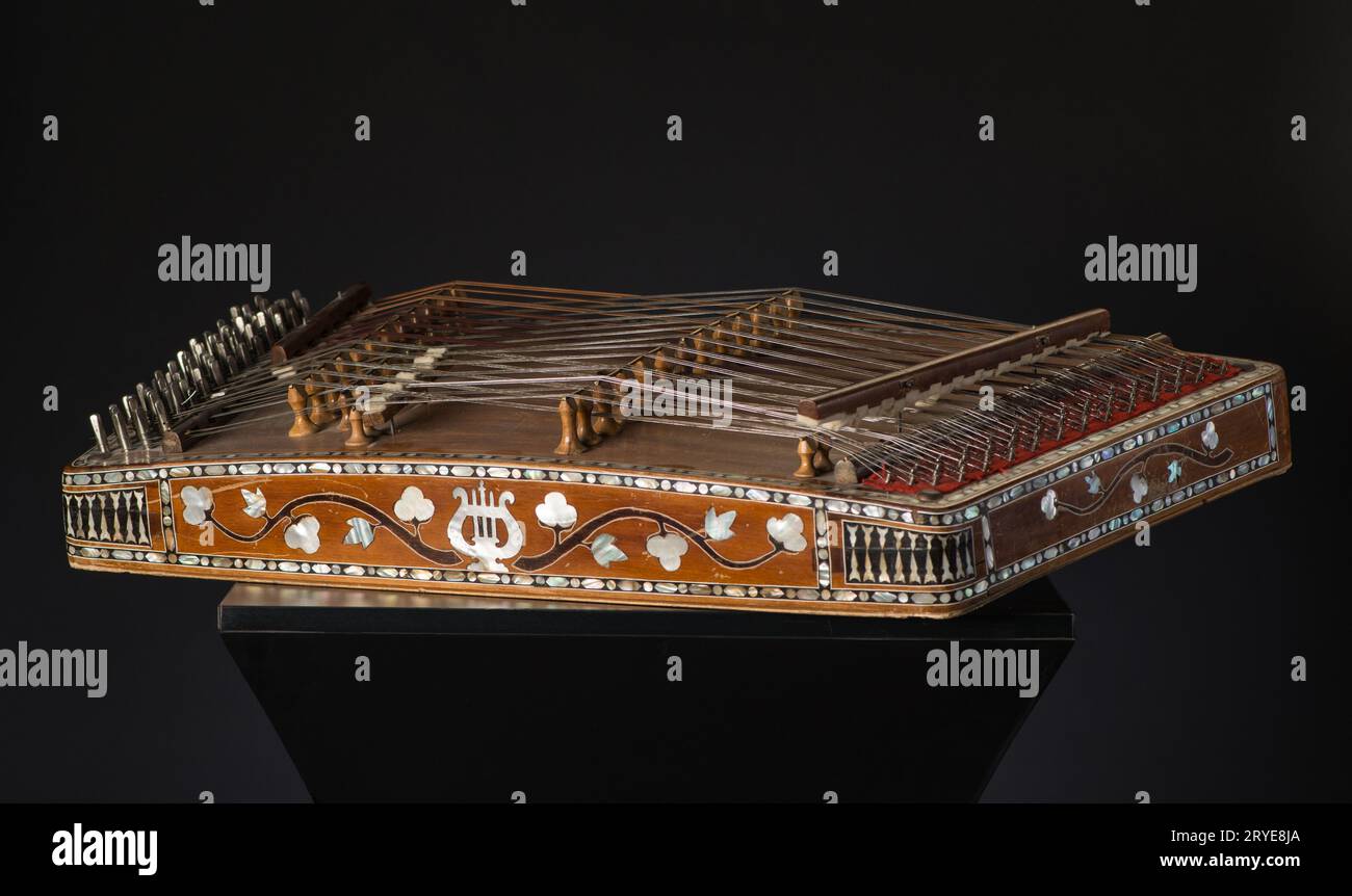 Ancient musical instrument Banque de photographies et d’images à haute ...