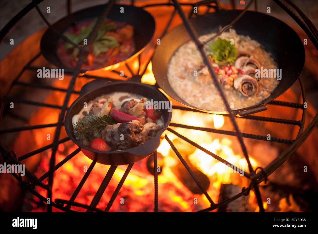 Cuisson au feu Banque de photographies et d’images à haute résolution ...