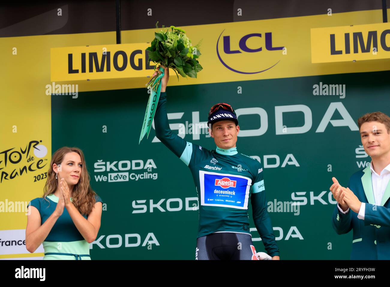 Limoges, France. 8 juillet 2023. Le cycliste belge Jasper Philipsen de ...