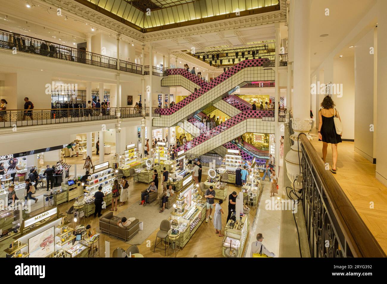 Bon marche paris Banque de photographies et d’images à haute résolution ...