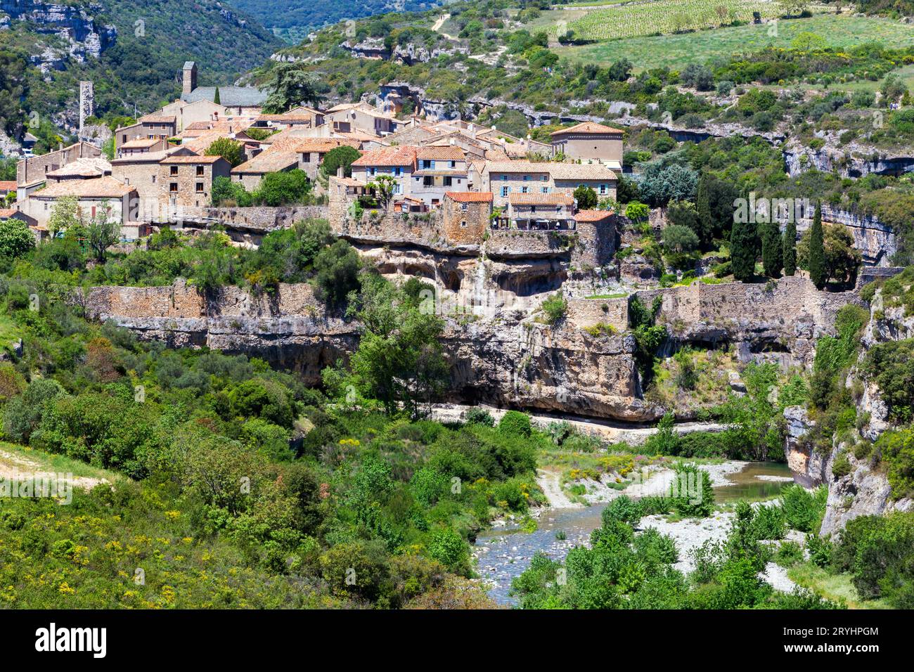 Minerve, village perché et l'un des plus beaux villages de France dans les Gorges de la cesse et ...