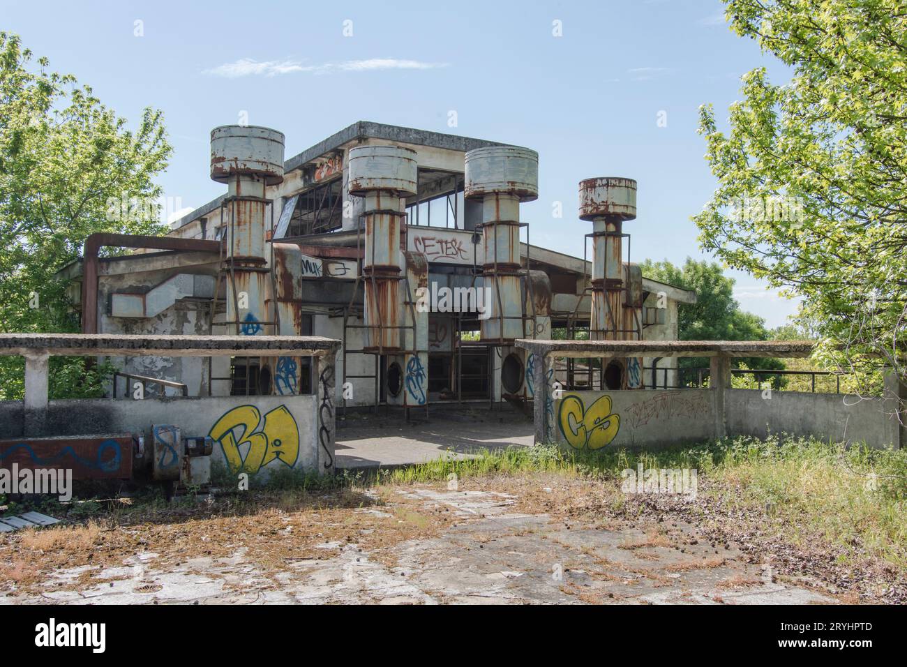 Détails d'une ancienne usine abandonnée Photo Stock - Alamy