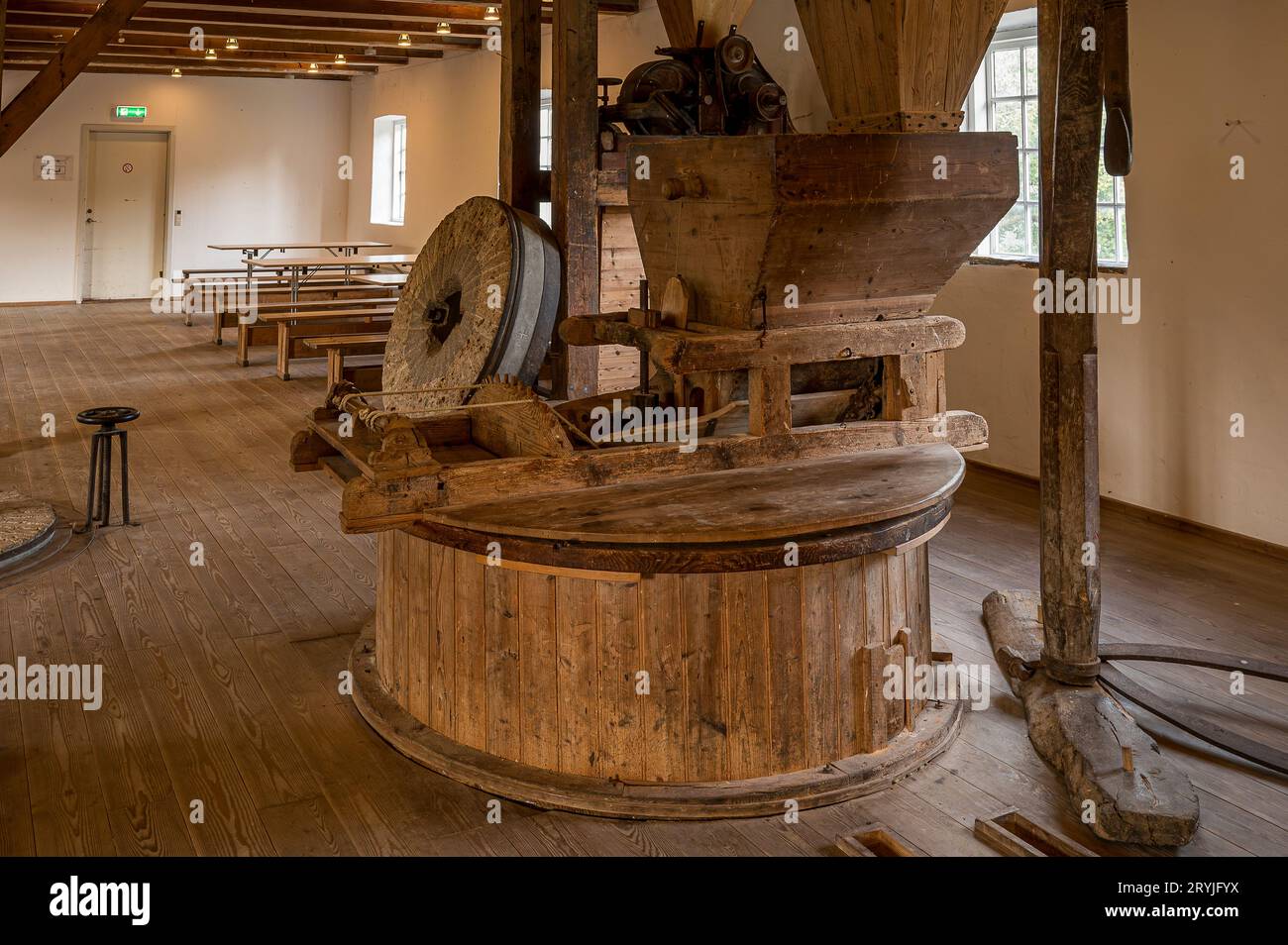 Ancien moulin et meule Banque de photographies et d’images à haute ...