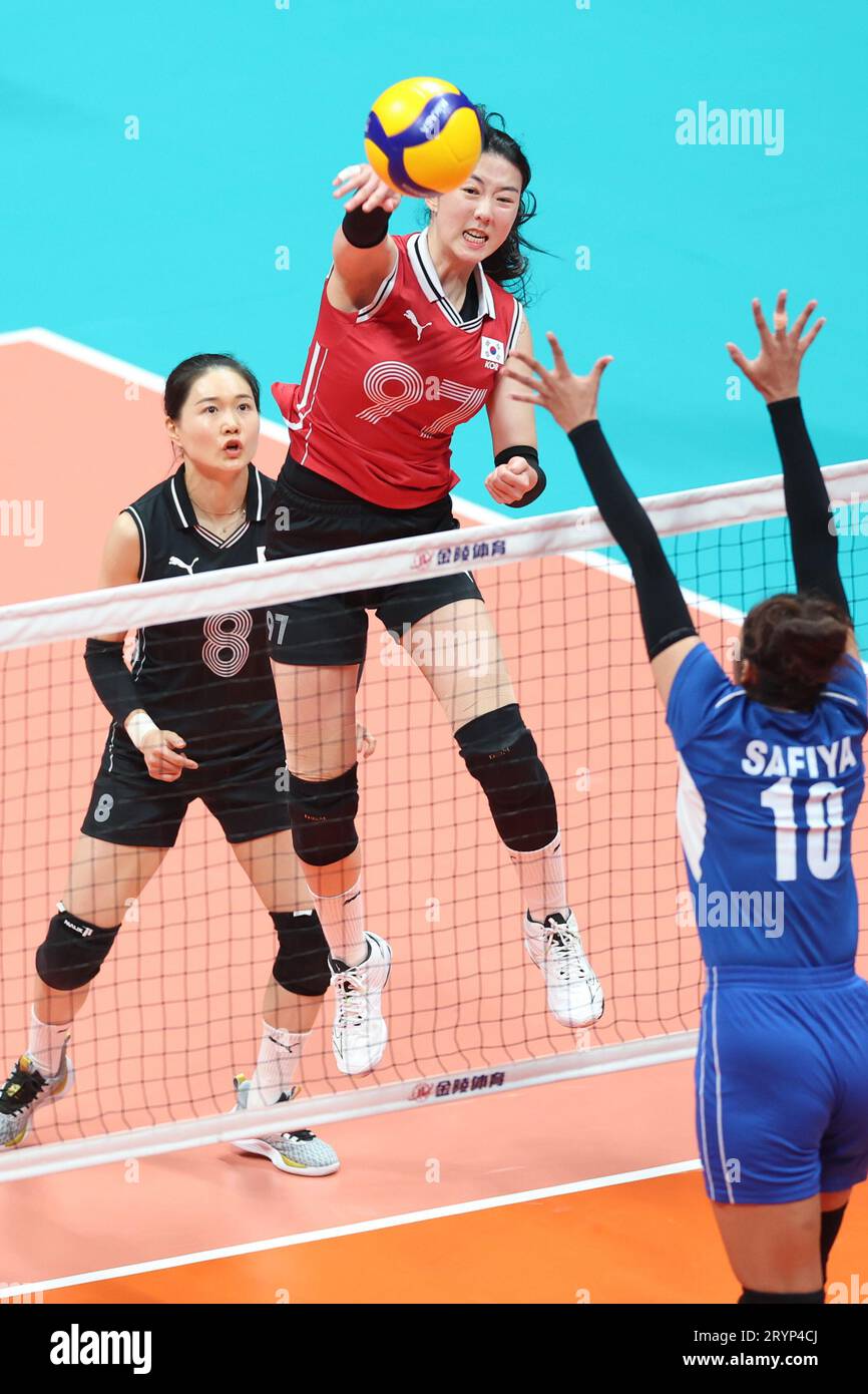 Hangzhou, province chinoise du Zhejiang. 2 octobre 2023. Kang Sohwi, de Corée du Sud, pointe le ...